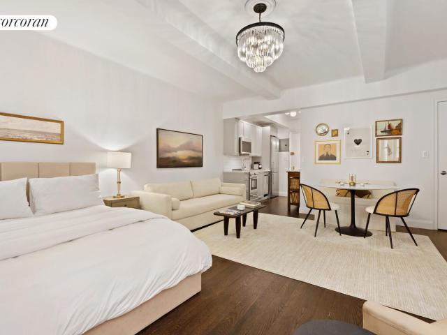24 5TH Avenue 722