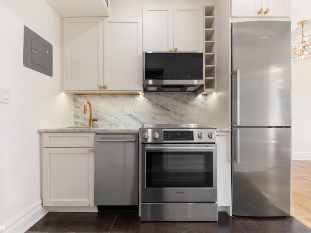 24 5TH Avenue 909