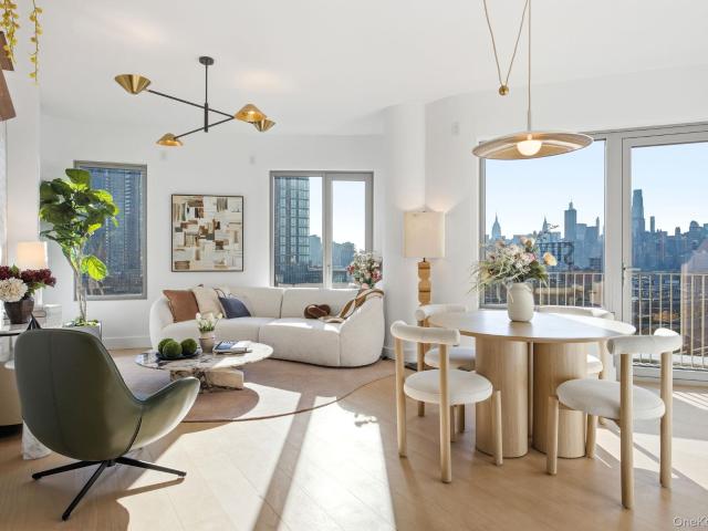 24 01 Queens Plaza North, Unit 205