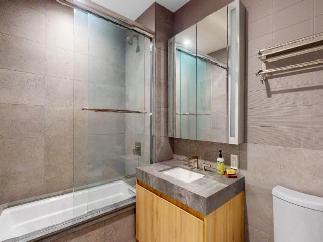 24 16 Queens Plaza South, Unit 7B