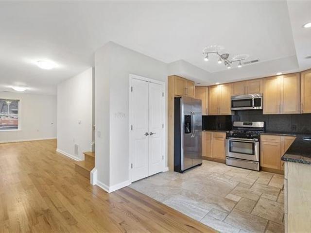 24 1 Ash St # 1