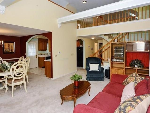 24 1st St, Amesbury, MA 01913