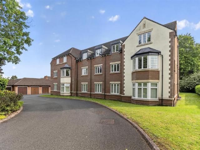 24 26 Four Oaks Road, Sutton. 3 bed apartment to rent £2,200 pcm £508 pw