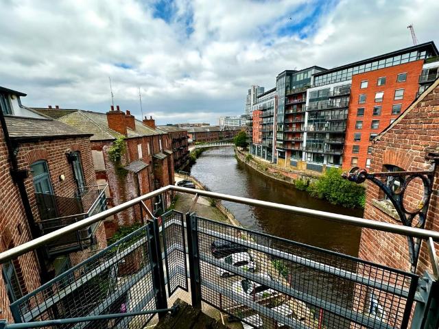 24 32 Bridge End, Leeds, West. 2 bed flat to rent £1,050 pcm £242 pw