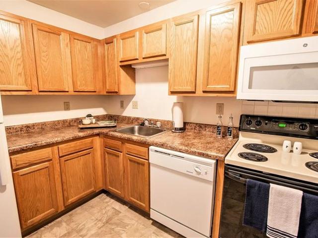 24 Town Garden Dr, Liverpool, NY 13088