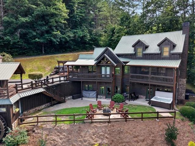 24 Twin Lakes Rd, Blue Ridge, GA 30513