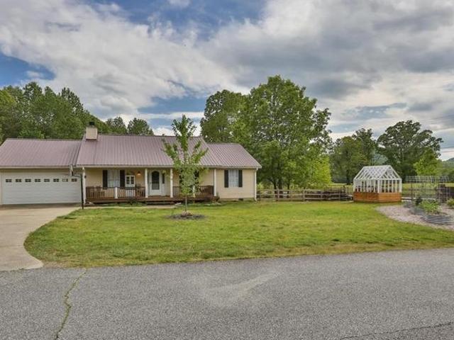 24 Turner Ridge Dr, Cleveland, GA 30528