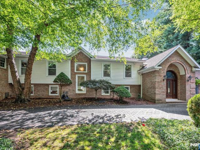 24 Vanderbeck Lane