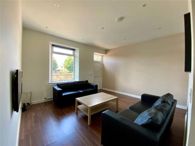 24 Victoria Street, Huddersfield, HD5