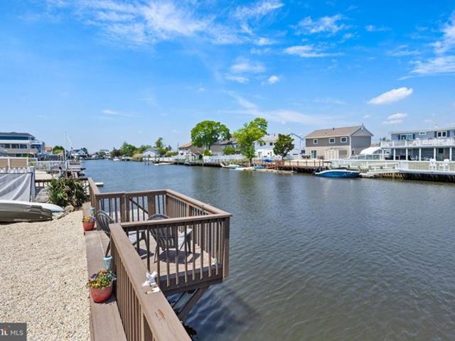 24 W Mohawk Dr, Tuckerton, NJ 08087