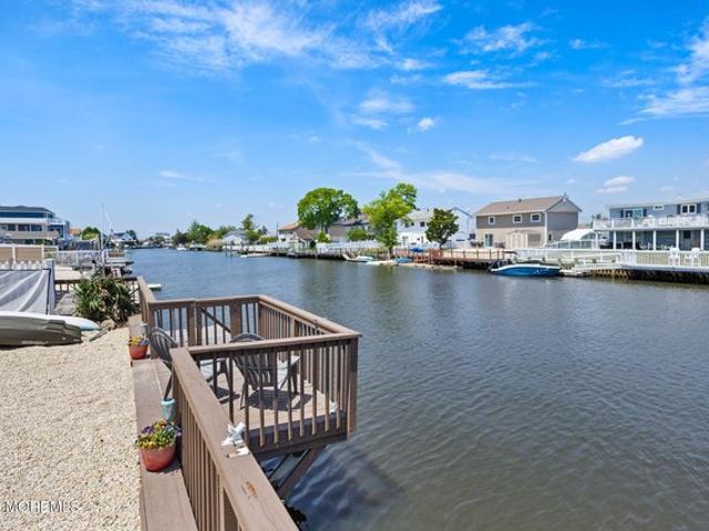 24 W Mohawk Dr, Little Egg Harbor, NJ 08087