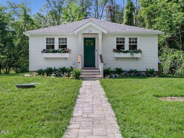 24 W Kaydeross Ave, Saratoga Springs, NY 12866