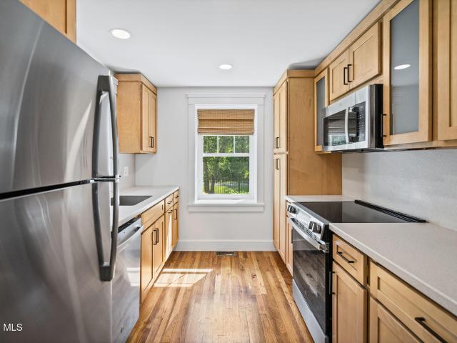 24 W Kaydeross Avenue