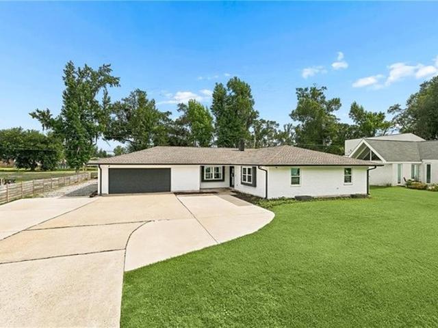 24 W Levert Dr, Luling, LA 70070