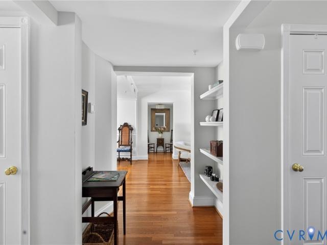 24 W Locke Lane U5