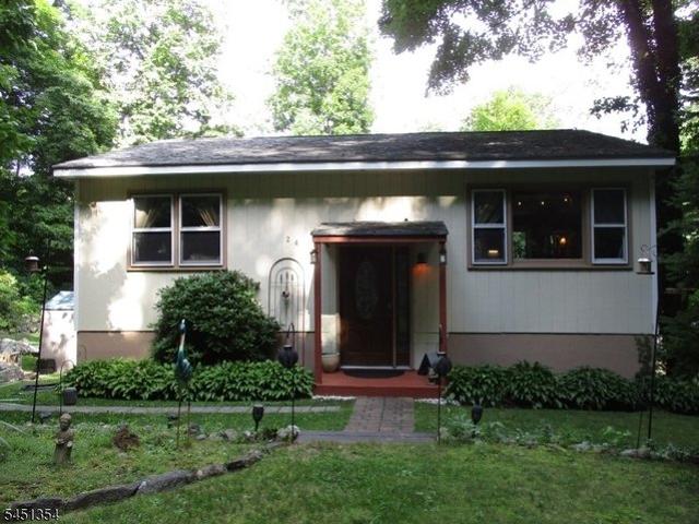 24 W Shore Dr, Vernon, NJ 07462