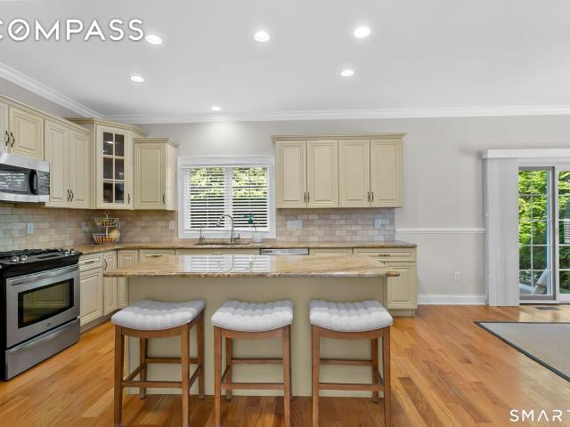 24 Warsaw St, Fairfield, CT