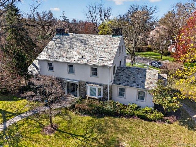 24 Wensley Dr, Great Neck, NY 11021