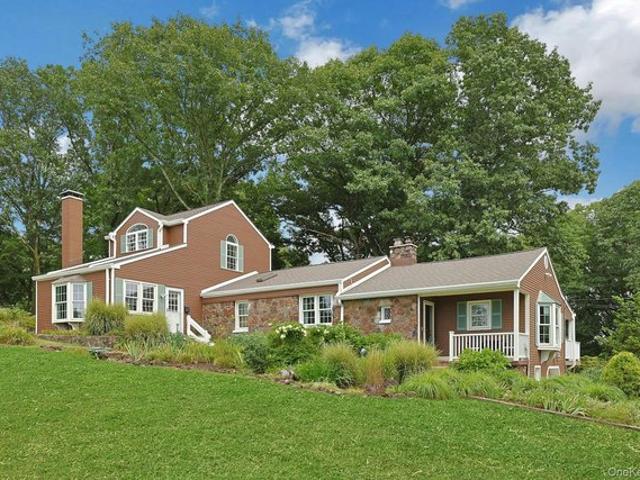 24 Westerly Ln, Thornwood, NY 10594