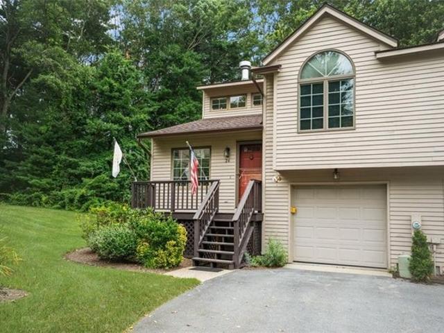 24 White Birch Ct, North Kingstown, RI 02852