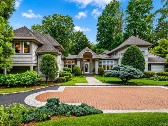 24 Winding Ln, Upper Brookville, NY 11545