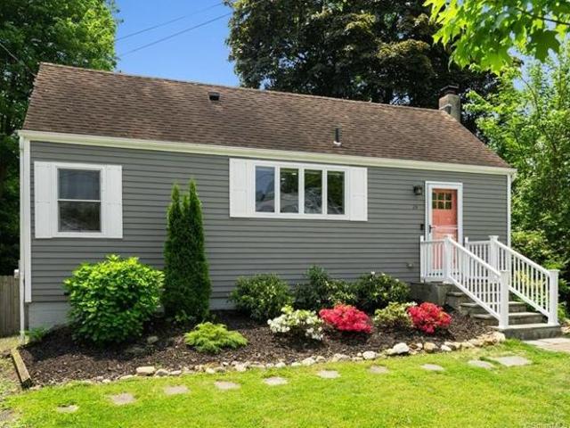 24 Winfield Ct, Norwalk, CT 06855
