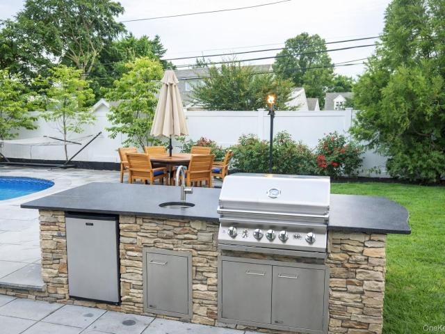 24 Willets Avenue