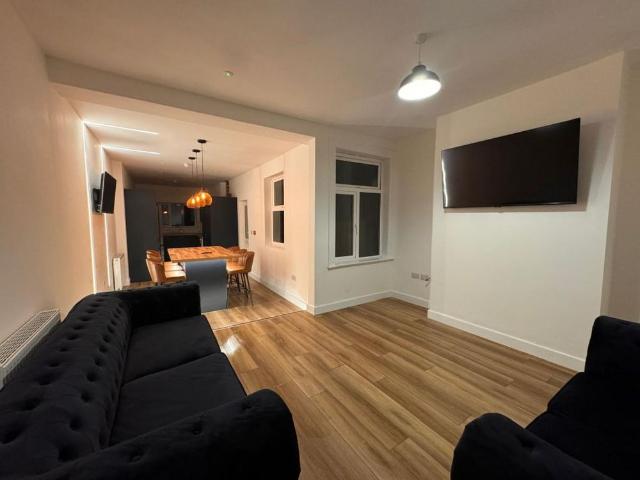 24 York Road Stunning 5 Bedroom 5 En suite Loughborough
