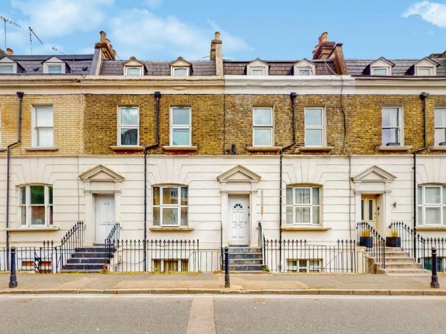 Studland Street, Hammersmith, London, W6 2 bed flat to rent £2,300 pcm £531 pw