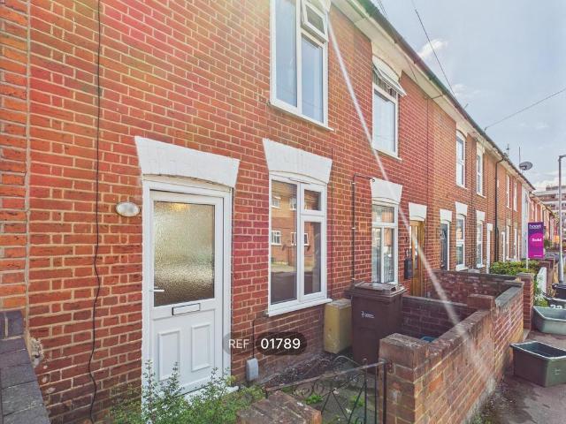 24, Albert Street, Colchester, CO1 1RU 2 bed property to rent £1,175 pcm £271 pw