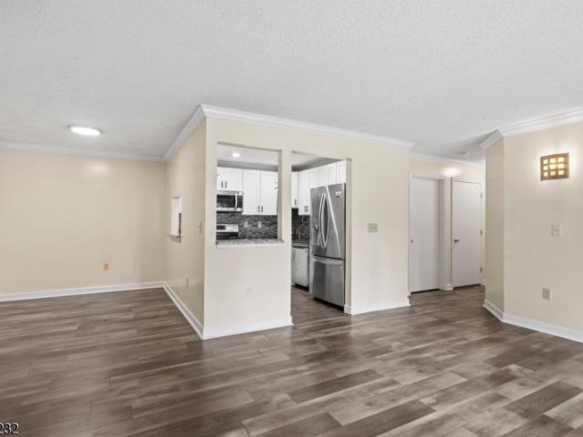 24 Amberly Ct