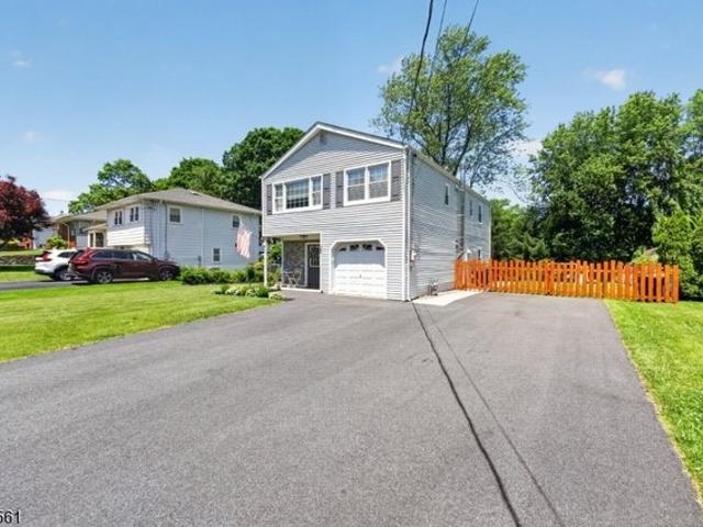 24 Amendola Dr, Netcong, NJ 07857