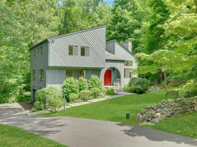 24 Anne Chambers Ln, Katonah, NY 10536