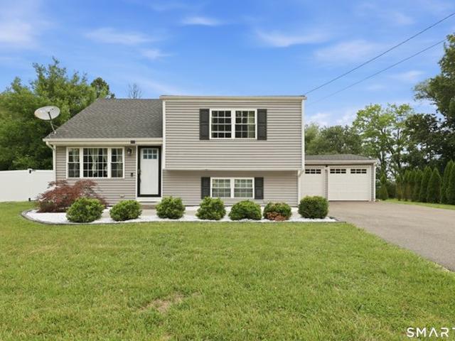 24 Annette Pl, Middletown, CT 06457