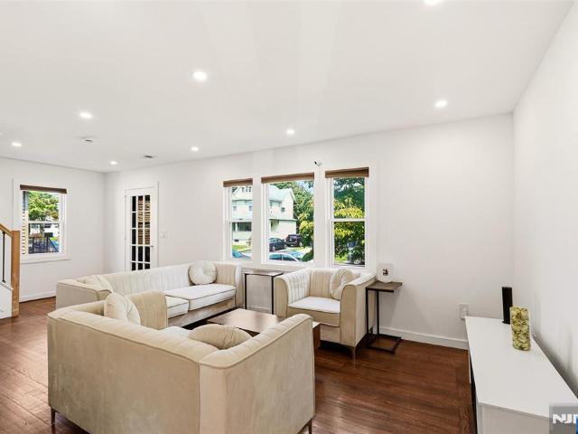 24 Anderson Avenue