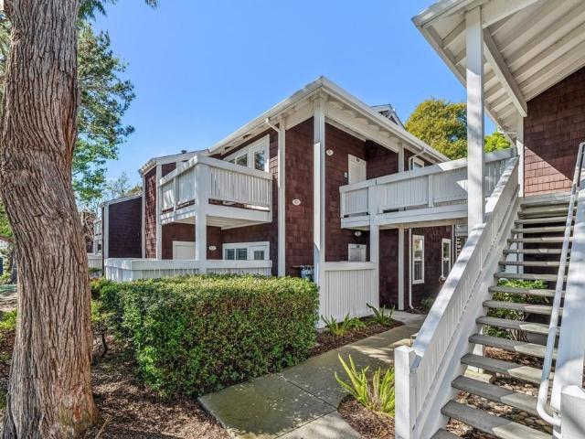 24 Bayside Ct