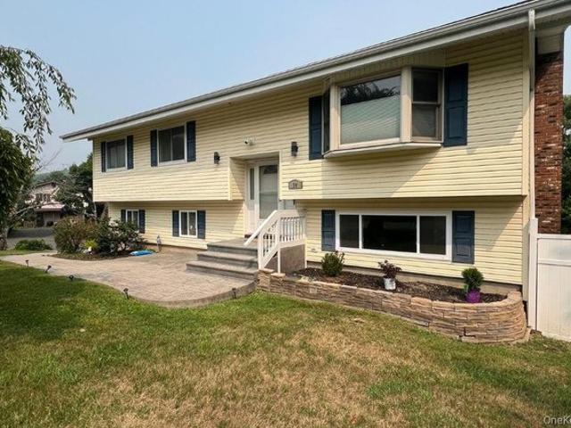 24 Beth Dr, Middletown, NY 10941