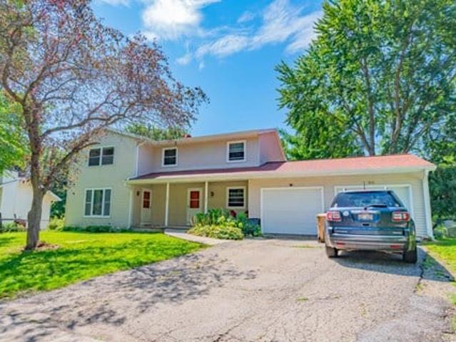 24 Brompton Circle 3/1.5 1700 sqft