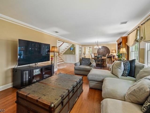 24 Canoe Brook Rd
