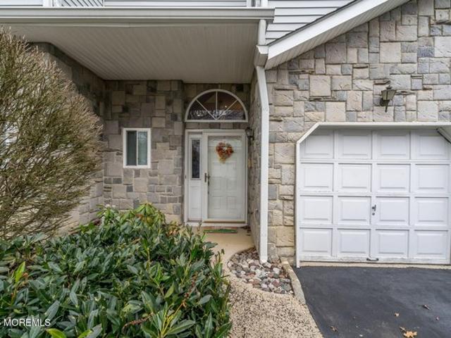 24 Catherine Ct, Laurence Harbor, NJ 08879
