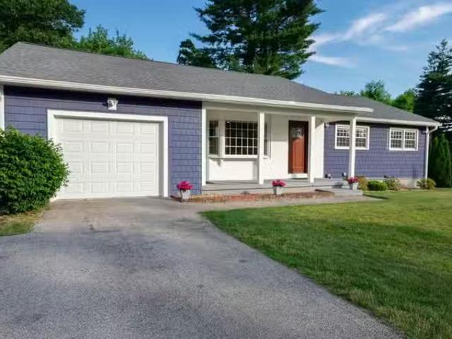 24 CEDAR ST, HUDSON, NH 03051 Single Family Residence For Sale.