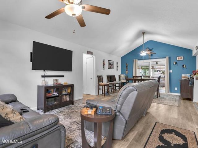 24 Cedarbrook Ln, Little Egg Harbor, NJ 08087