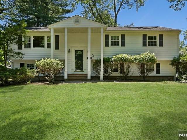24 Cherry Hill Rd, Livingston, NJ 07039