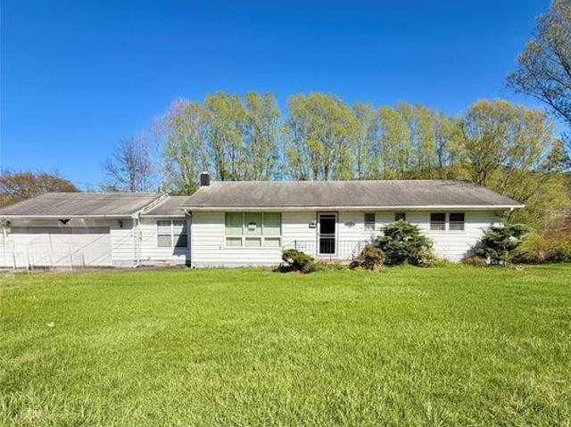 24 Cherry Ln, Ellenville, NY 12428