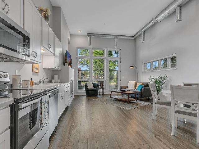 24 College Avenue N # 101