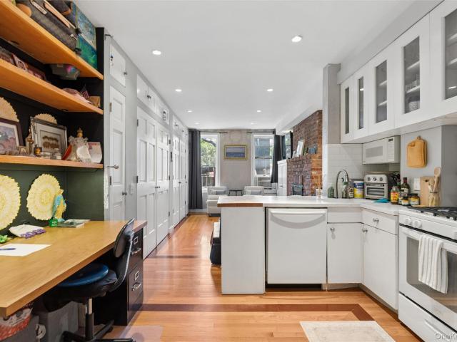 24 Cornelia Street 10