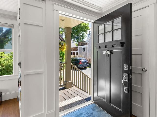 24 Cottage St