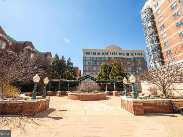 24 Courthouse Square # 212