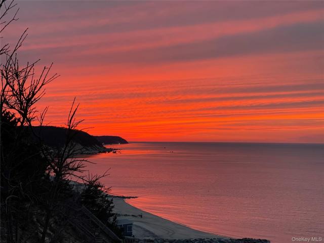 24 Cliff Way