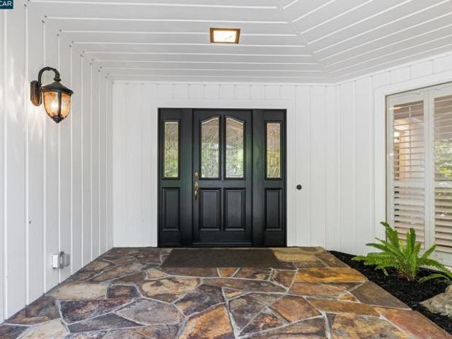 24 Crest Estate Dr, Alamo, CA 94507